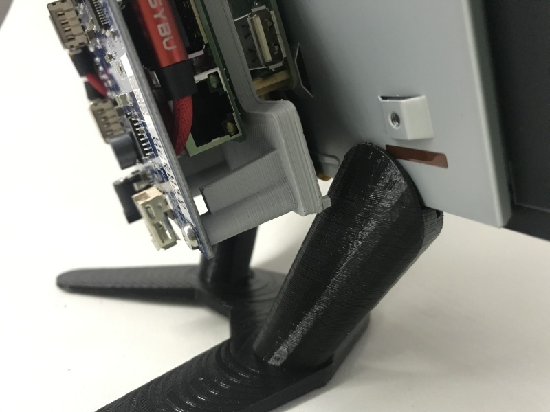 Free 3D file Raspberry Pi 7" screen - Stand 🔌・3D printable design to ...