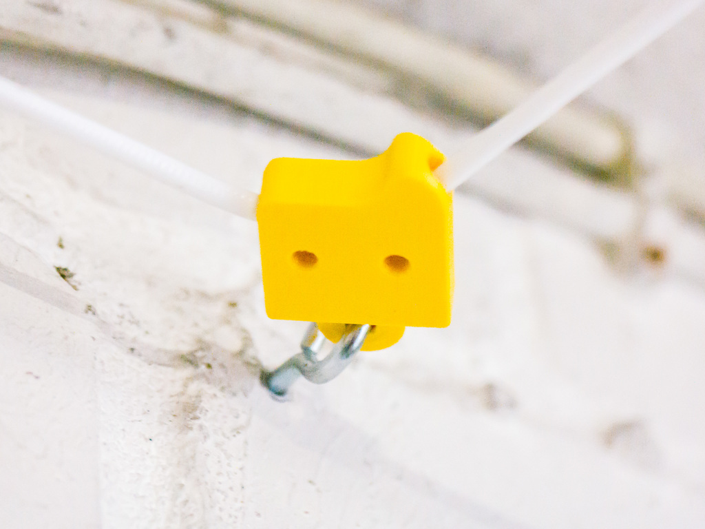 Free 3D file Clothesline / Rope Hanger 4 Hooks & Eyelets laundry 🧺・3D ...