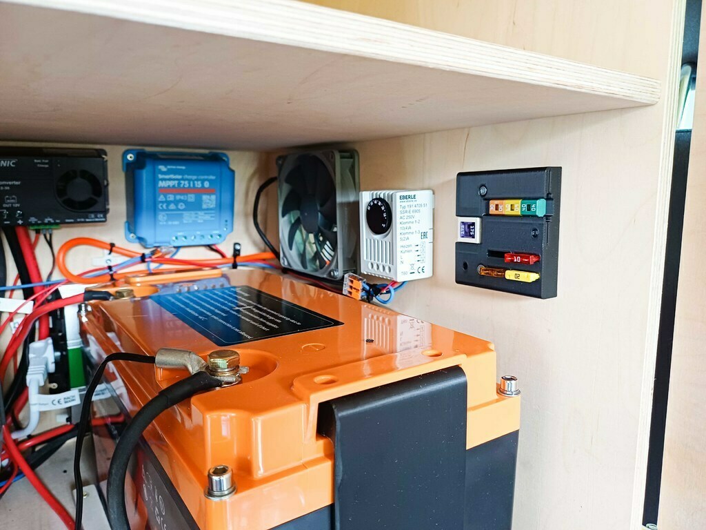 Free 3D file Spare Fuse Holder 🚌・3D print model to download・Cults