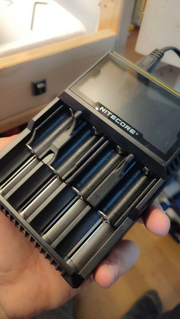 Free 3D file Nitecore D4 Digicharger AAA & AA Akku Battery Riser 🔋 ...