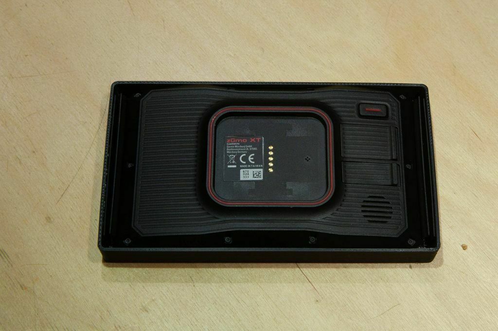 Free 3D file Garmin Zumo XT Screen Cover 👽・Object to download and to 3D ...
