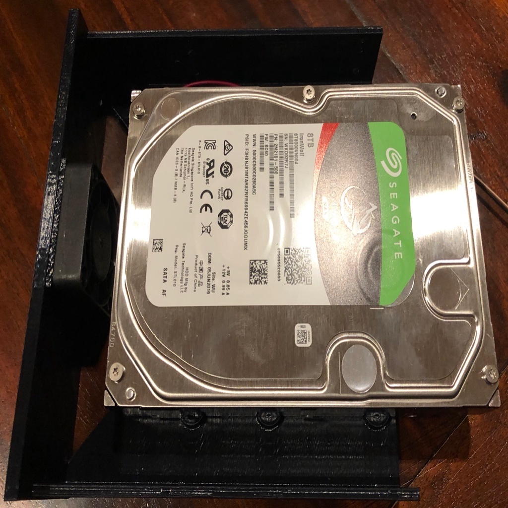 Free 3D file 5.25" to 3.5" adaptor with fan in faceplate 🖥️・3D ...