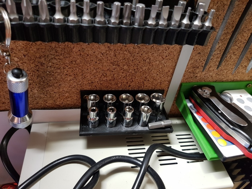 Free 3D file Small Ratchet/Socket Holder Wall Mount 🤏・3D printing idea ...