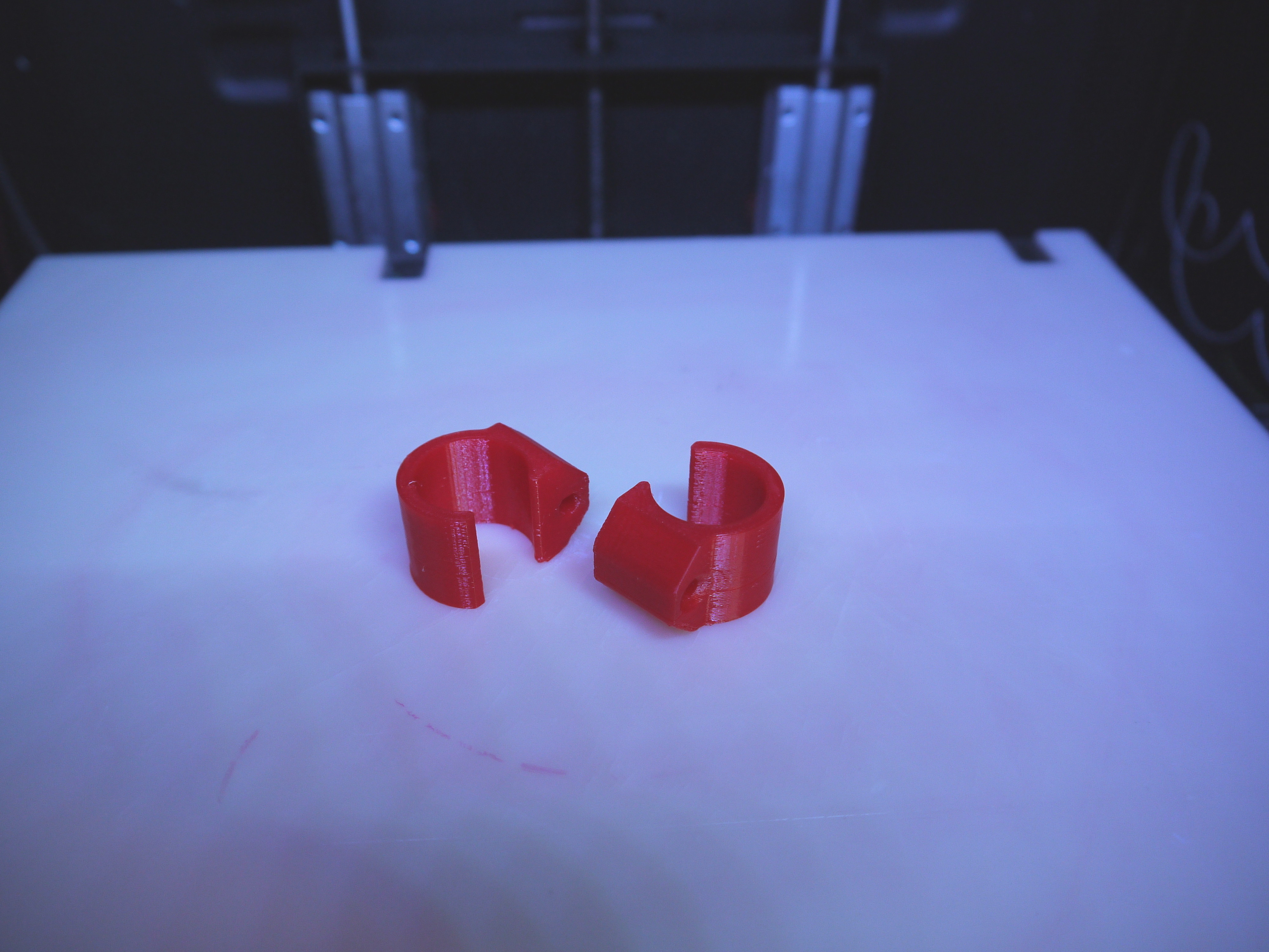 Free STL file ∅20mm PVC pipe screw clips・3D printing idea to download・Cults