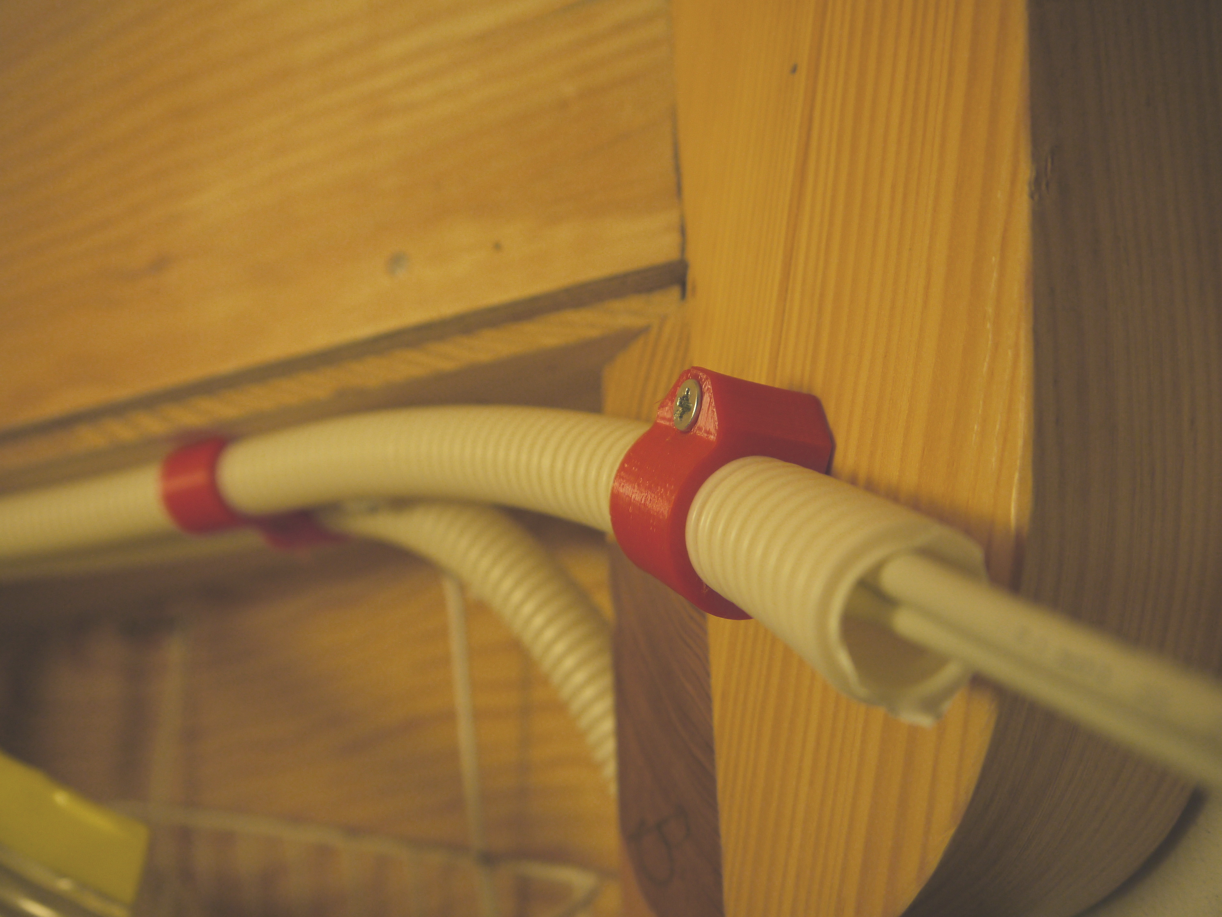 Free STL file ∅20mm PVC pipe screw clips・3D printing idea to download・Cults