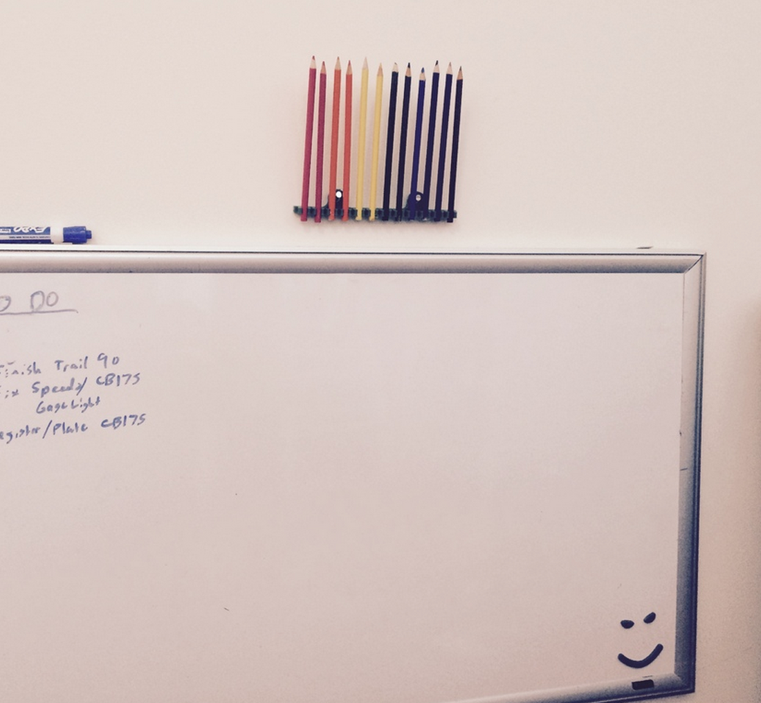 Free STL file Extra Hand, Colored Pencil Holder・3D printer design to ...