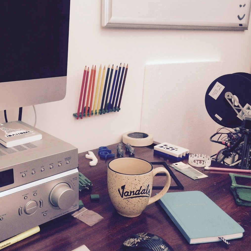 Free STL file Extra Hand, Colored Pencil Holder・3D printer design to ...