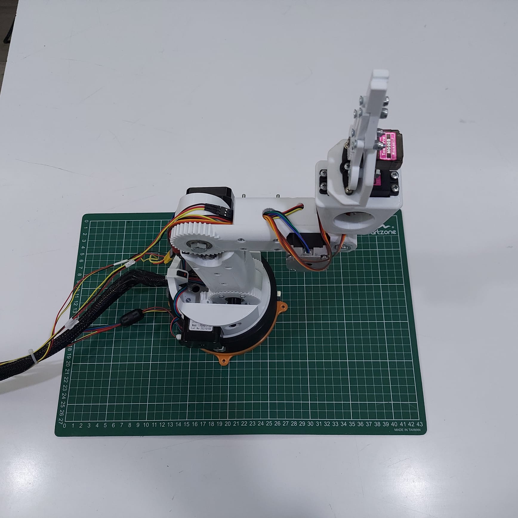 3D file 5DOF Robotic Arm MARK-I 💪・3D printing model to download・Cults