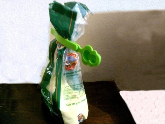 Free STL file Bag closer with spoon・3D printing model to download・Cults