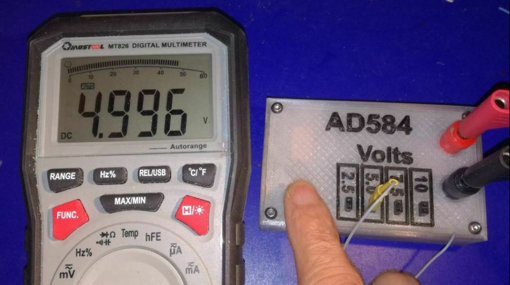 Archivo 3D gratis Boitier référence de tension AD584 🔌・Diseño de impresión 3D para descargar・Cults