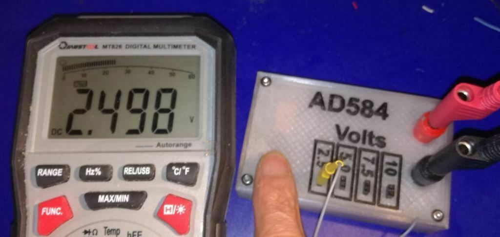 Archivo 3D gratis Boitier référence de tension AD584 🔌・Diseño de impresión 3D para descargar・Cults