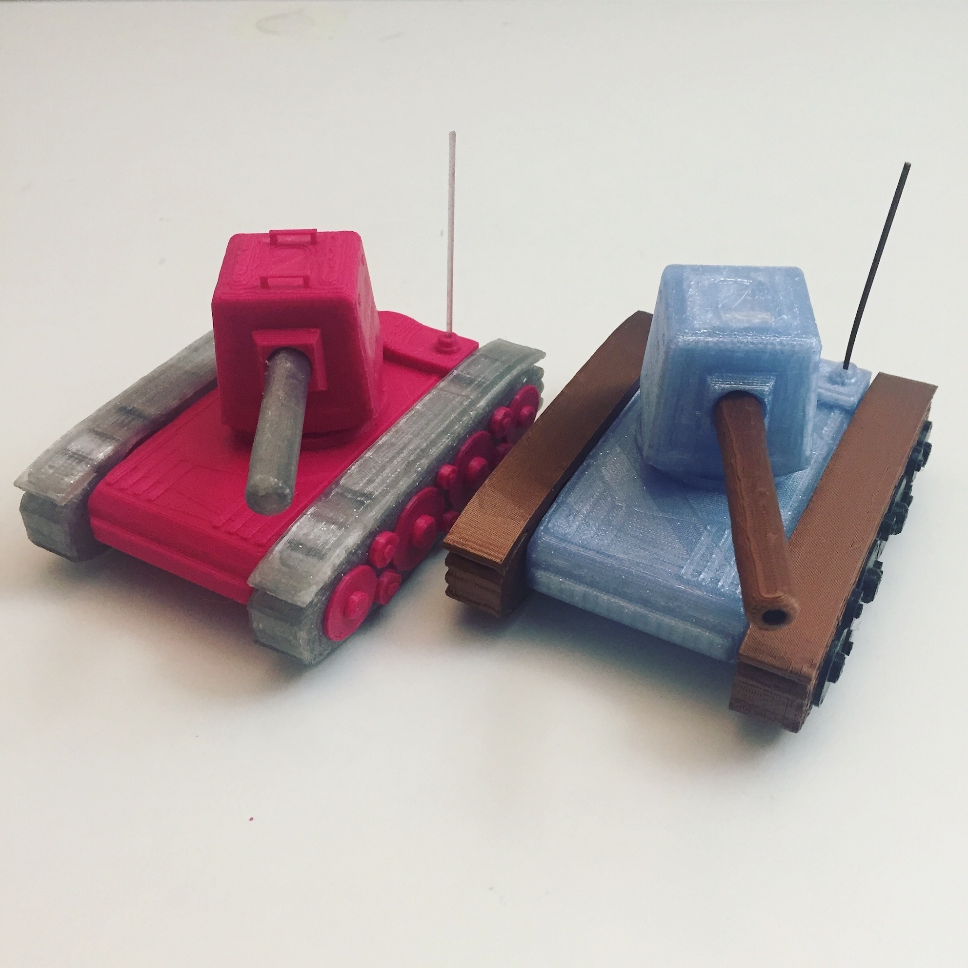 Fichier STL gratuit Toy tank - with movable cannon・Modèle à télécharger ...
